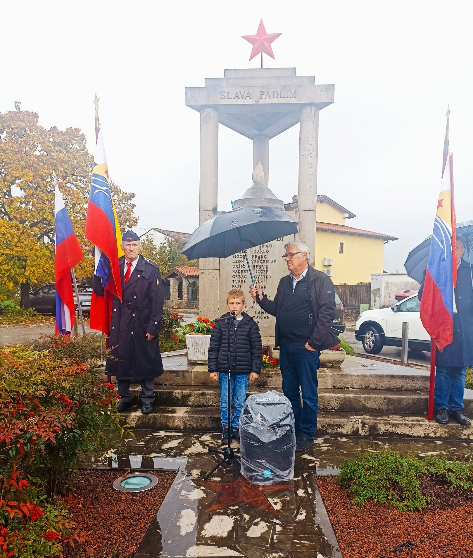 SODELOVANJE UČENCEV OŠ MIREN NA SPOMINSKI SLOVESNOSTI OB DNEVU SPOMINA NA MRTVE - OŠ Miren