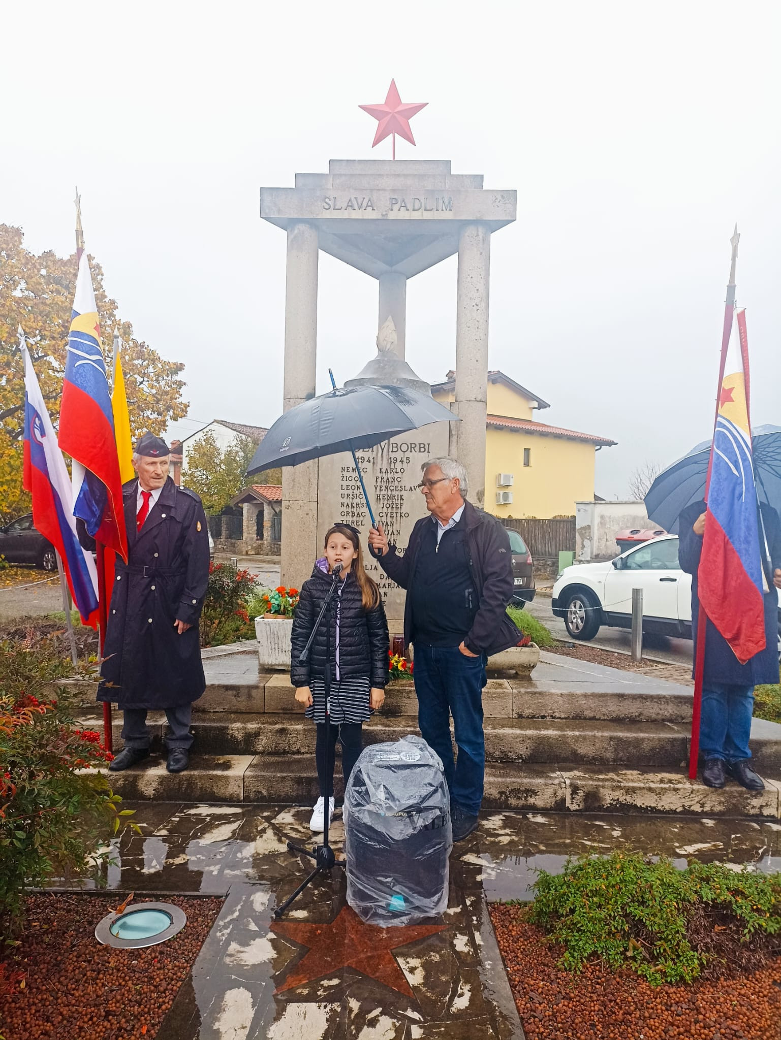 SODELOVANJE UČENCEV OŠ MIREN NA SPOMINSKI SLOVESNOSTI OB DNEVU SPOMINA NA MRTVE - OŠ Miren